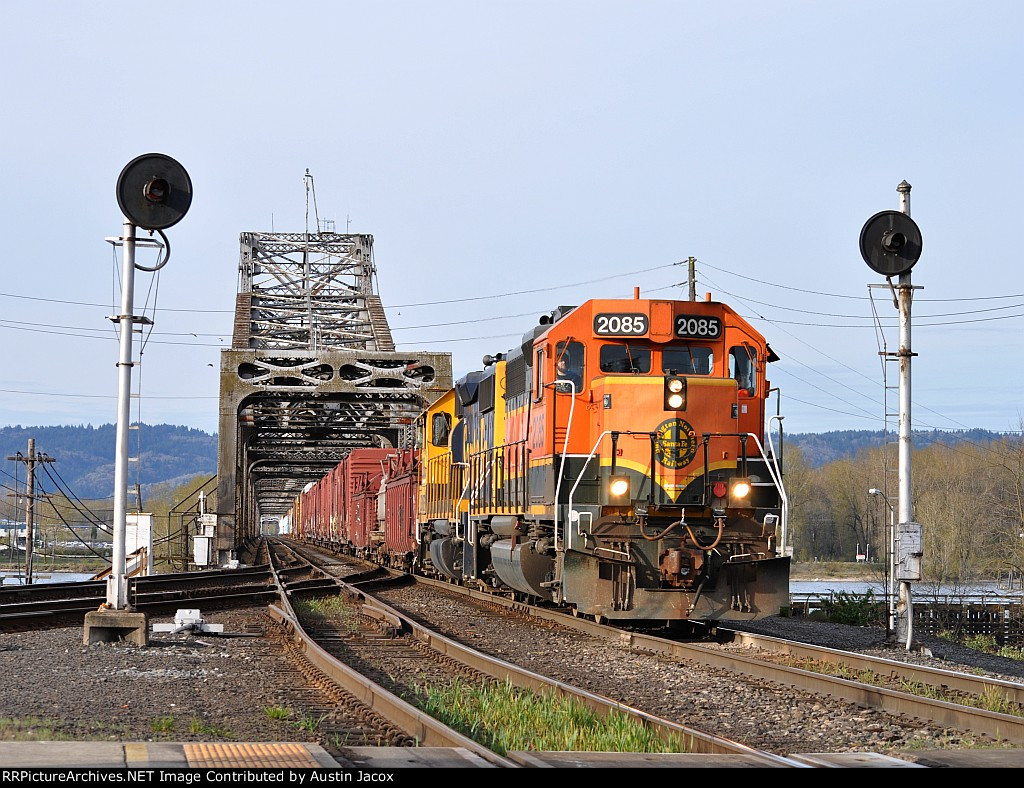 Picture Categories: Bridge,Action